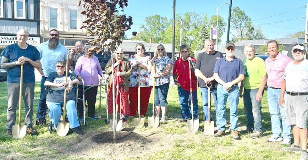 Lodges Plant Courthouse Tree For Arbor Day | The Crothersville Times